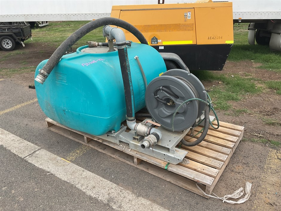 1000 lt Tank with Pump Auction (0036-3032136) | Grays Australia