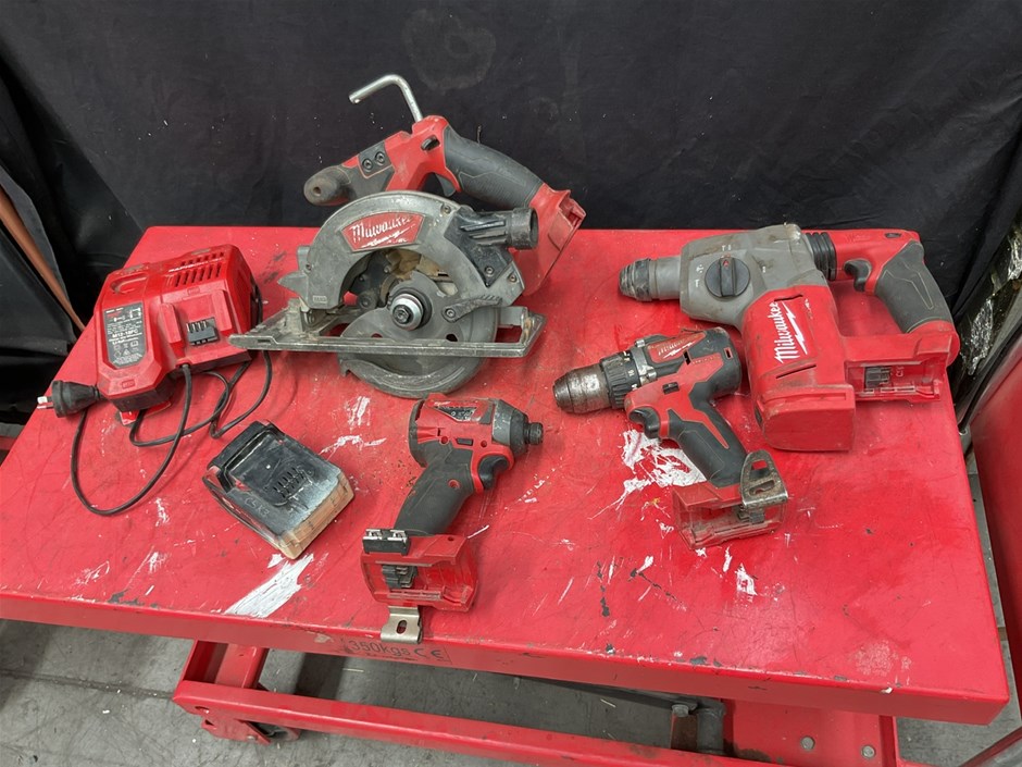 Quantity of Assorted Milwaukee Tools and Equipment Auction (0067-3032145) | Grays Australia