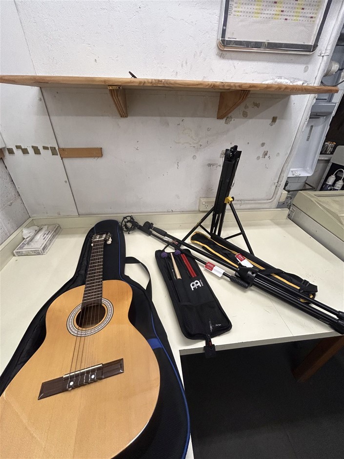 Assorted Musical Instruments & Accessories Auction (0018-5058821 ...