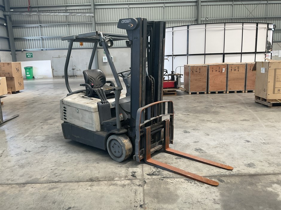Crown SC4500 Series 3 Wheel Counterbalance Electric Forklift Auction ...