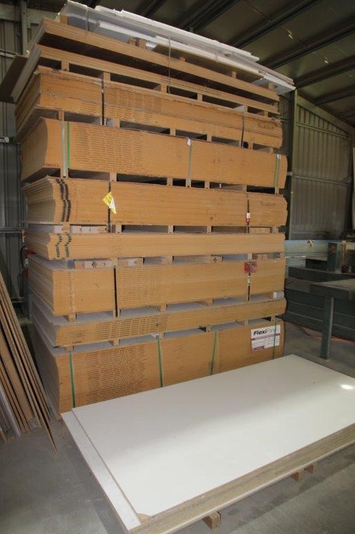 Large Quantity Assorted Full Boards Auction (0041-5058930) | Grays ...