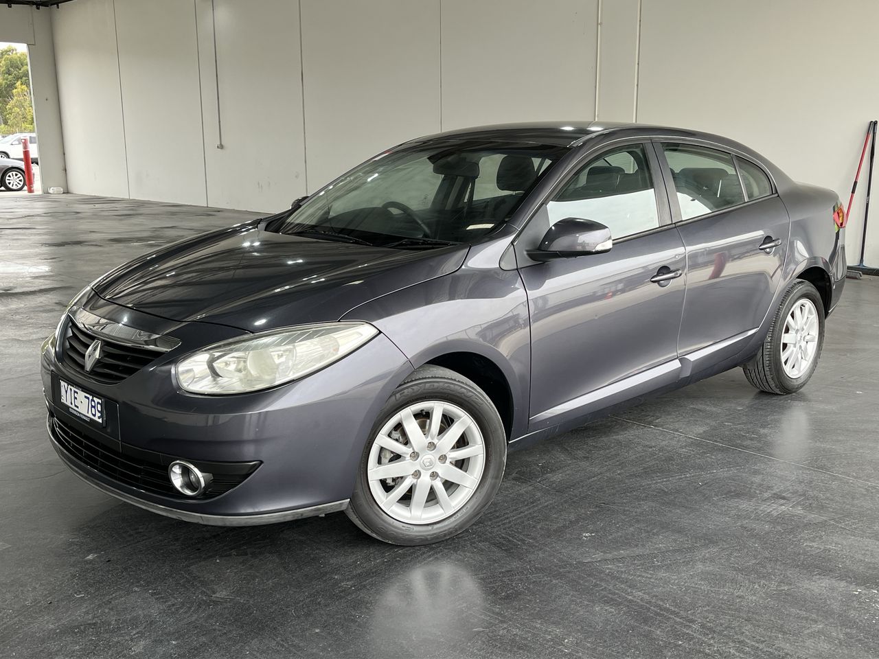 2011 Renault Fluence Dynamique CVT Sedan Auction (0001-21042783 ...
