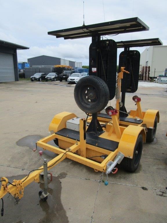 2013 Giga Signs PTL2 Mobile Traffic Signs Set Auction (0023-7056291 ...