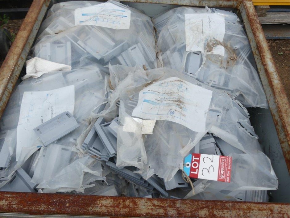 Strata 10 Strata 10 Trendon moulded Plastic Fittings Auction (0032 ...