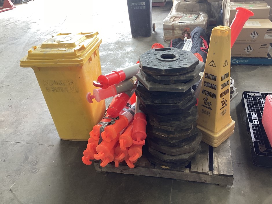 Bollards and Traffic Control Items Auction (0016-7056300) | Grays Australia
