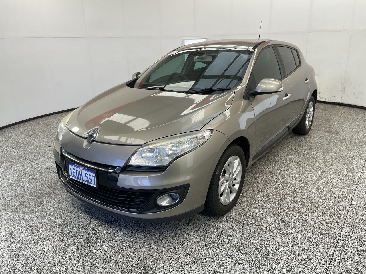2012 Renault Megane Dynamique CVT Hatchback Auction (0001-9057457 ...