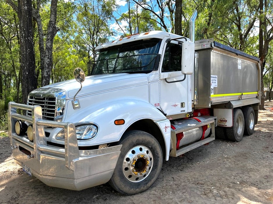 2006 Freightliner FLX Columbia CL120 6 x 4 Tipper Auction (0045-5059841 ...