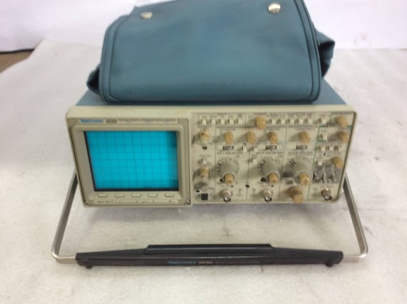 Tektronix 2232 Digital and Analog Oscilloscope Auction (0012-2566353 ...