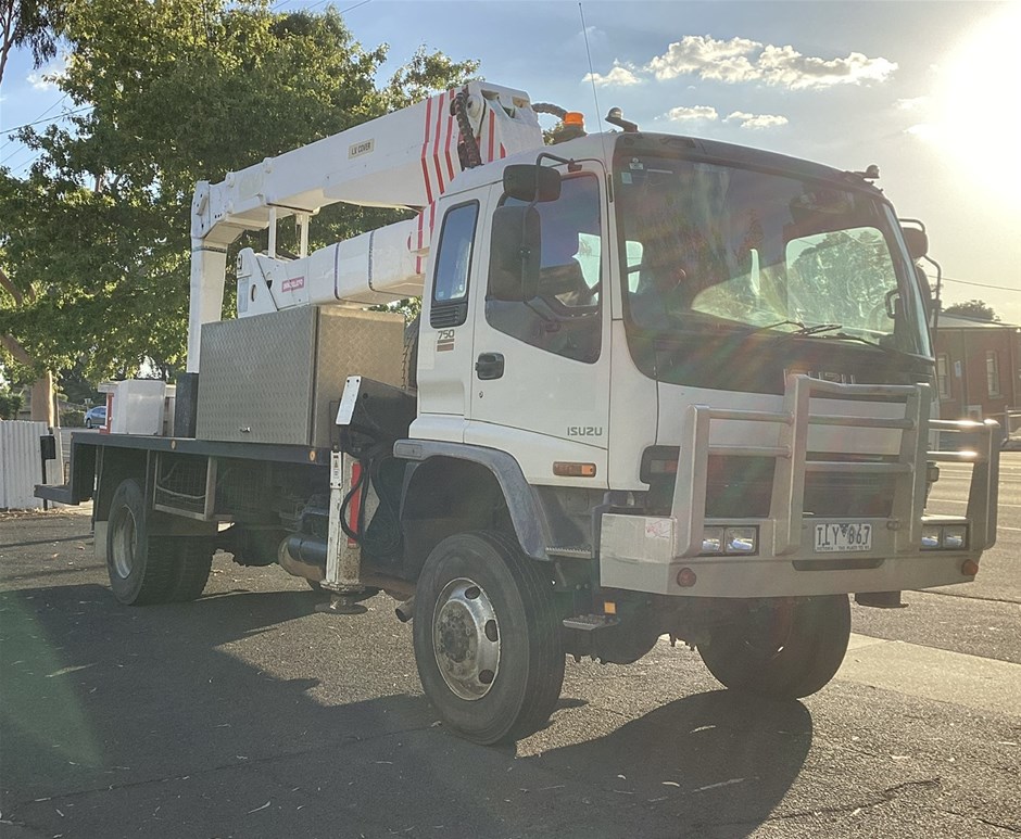 2005 ISUZU FTS 4 x 4 Cherry Picker Truck Auction (0005-3033706) | Grays ...