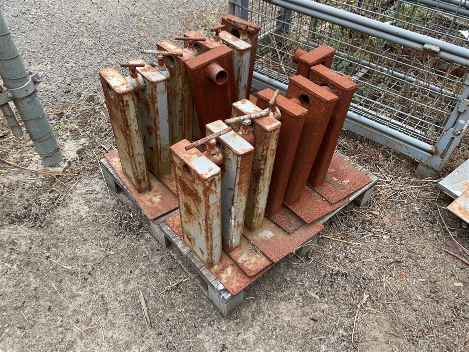 Steel Fabricated Stands Auction (0256-3032825) | Grays Australia