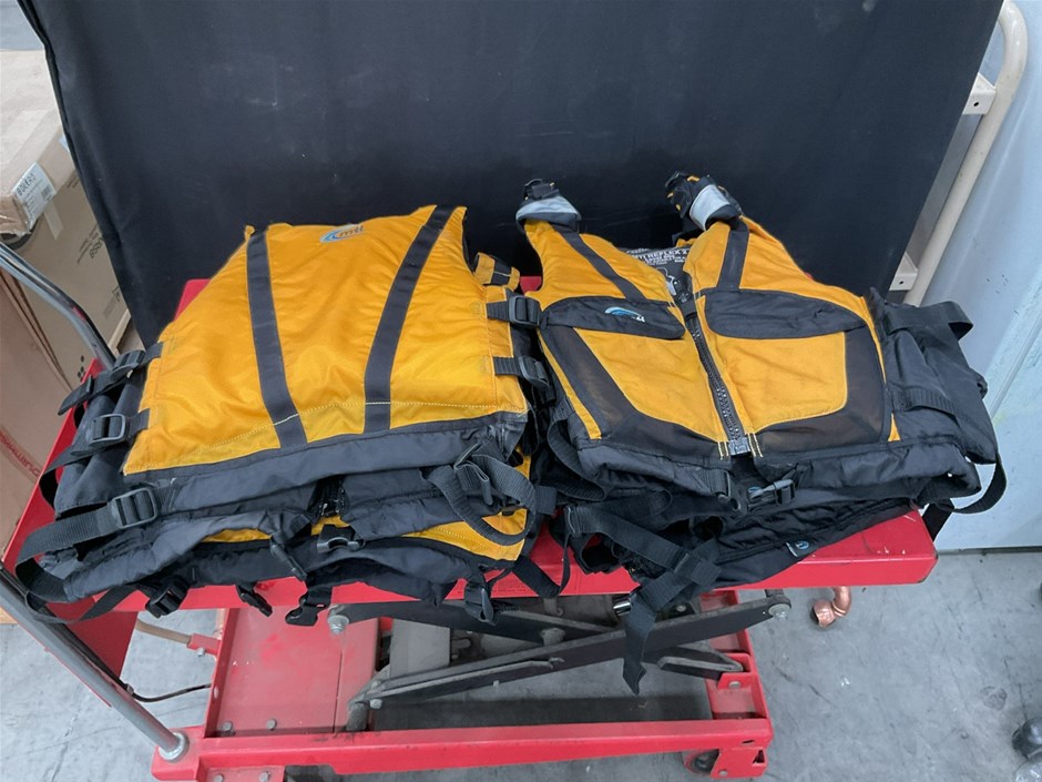 4 x MTI Reflex II Personnel Floatation Devices Auction (0024-3033404 ...