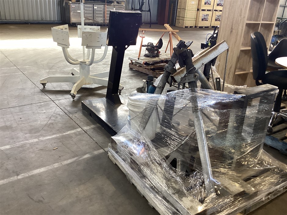 Outboard Engines Stands, Adjustable Props For Boats Auction (0037 ...