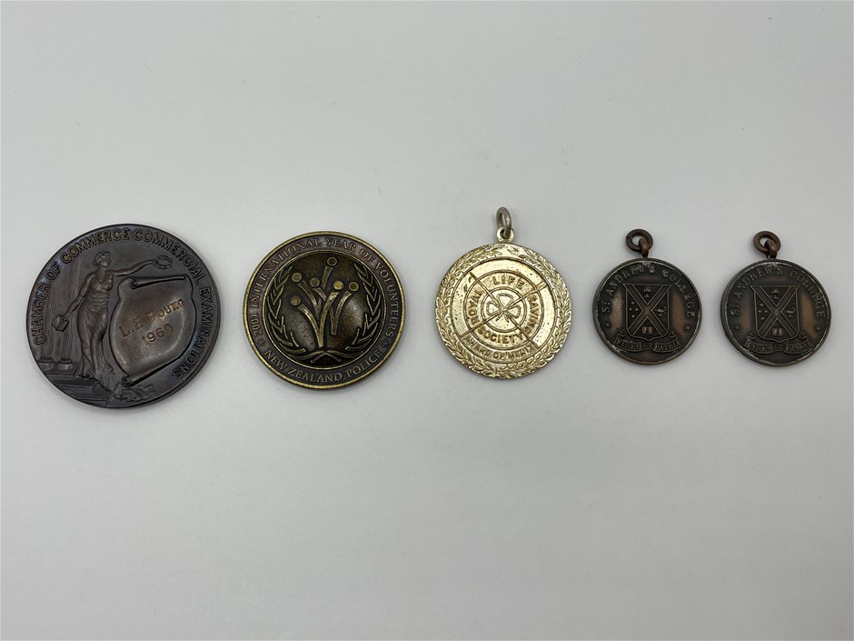 5 x NZ commemorative award medals to I.L.G.Schrafft, L.H.Young C:1945 ...