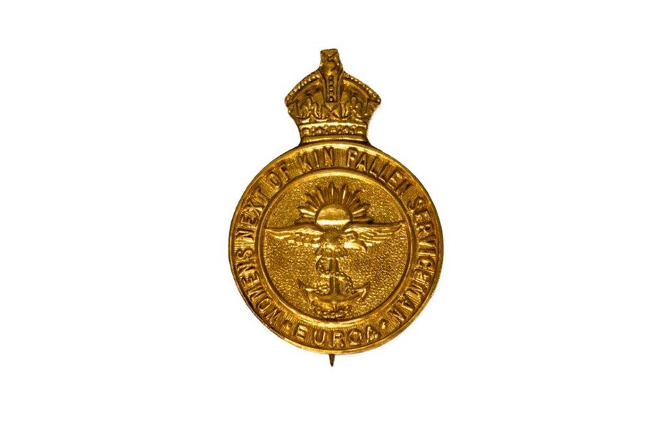 Women's Next of Kin Fallen Servicemen Europa 9Ct Gold badge Auction ...