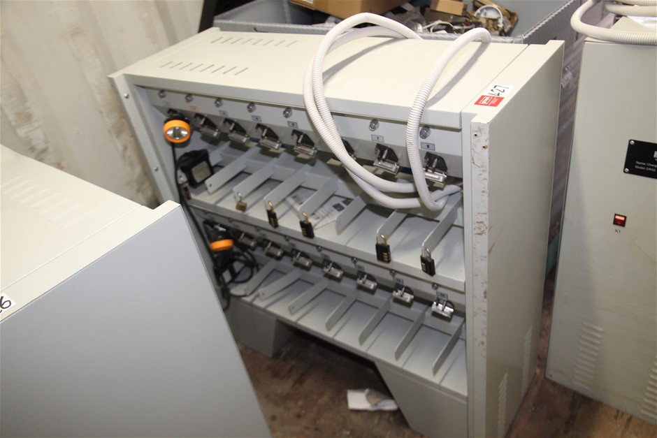 Roobuck CR32 Miners Head Lamp Recharging Unit Auction (0427-5060037 ...