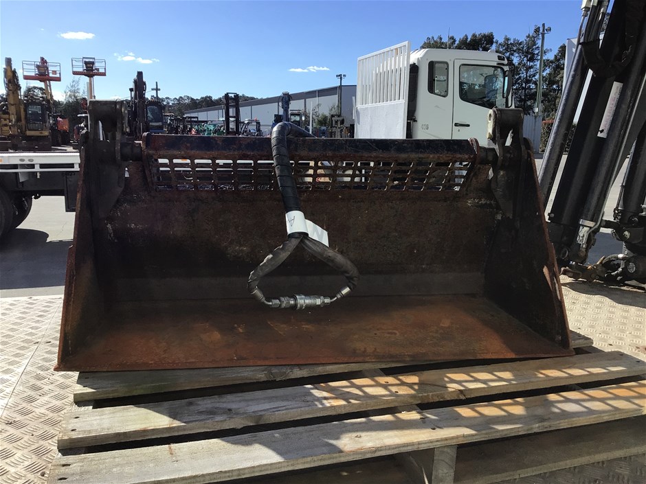 2021 Toro W320 D 4 IN 1 Bucket Auction (0014-5060334) | Grays Australia