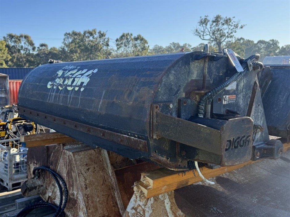 2024 DIGGA BR-000416 Skid Steer Bucket Broom Attachment Auction (0501 ...