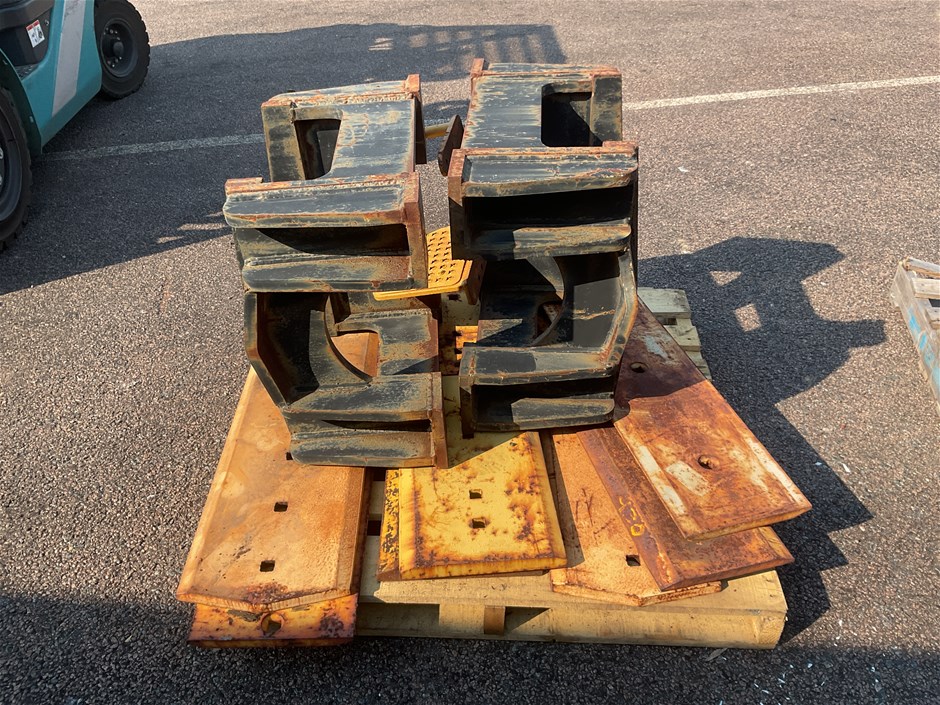 Track Guides and Cutting Edges Auction (0040-8020618) | Grays Australia