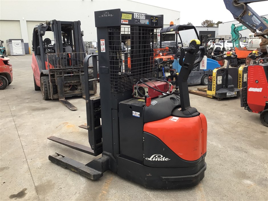 Linde EWX30 Walkie Stacker Auction (0017-5060267) | Grays Australia