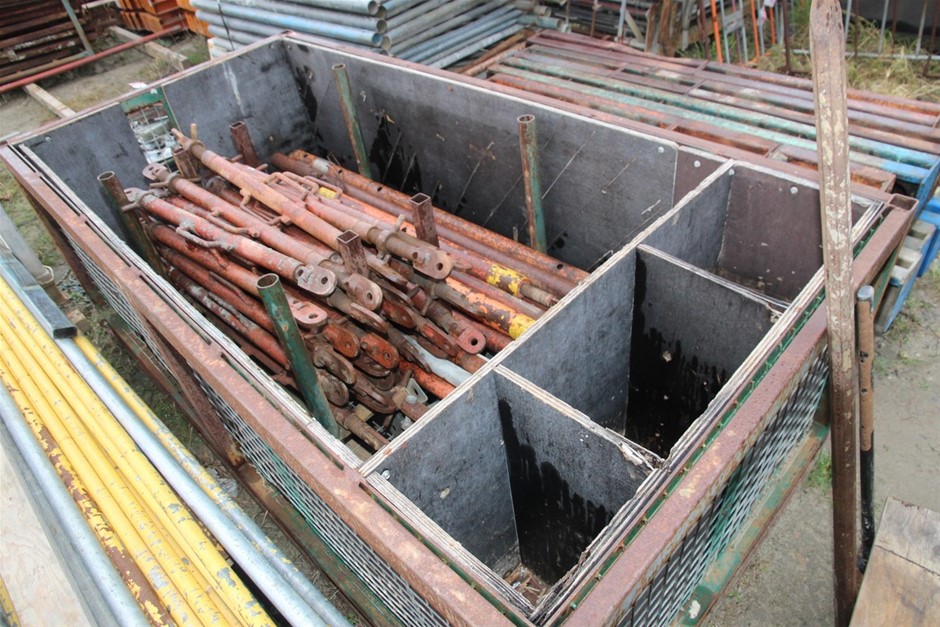 Formwork Turnbuckles in Steel Stillage Auction (0069-5060312) | Grays ...
