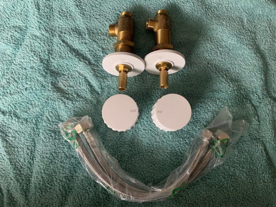 New in Box Multitude Hot/Cold Mount Assemblies, Matte White - Qty 1 ...