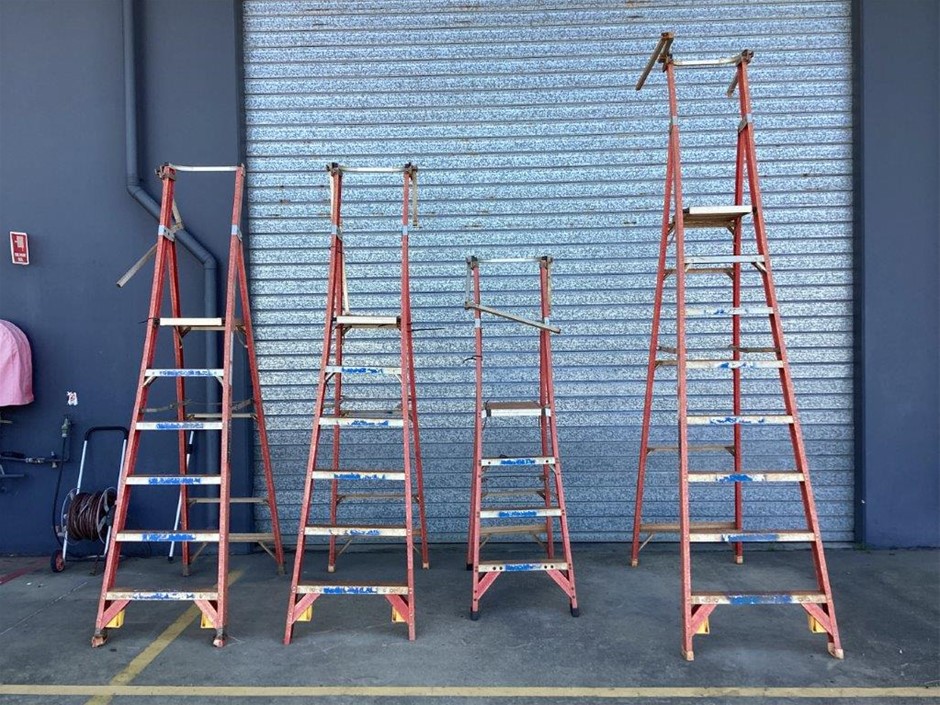 Redback Fiberglass Platform Ladders x4 Auction (0040-7059246) | Grays ...