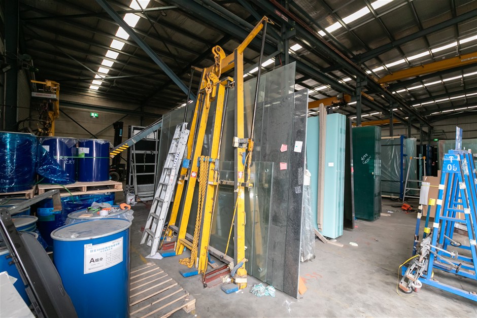 2000 BGE C50 Lifting Glass Panel Frame Auction (0054-5060672) | Grays Australia