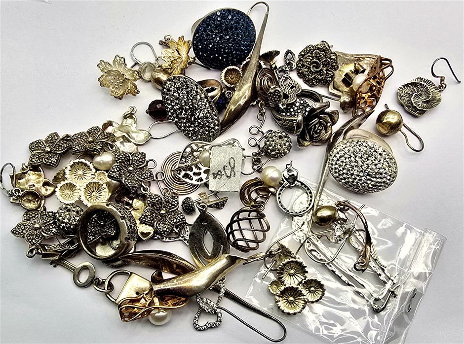 BULK LOT OF ASSORTED STERLING SILVER JEWELLERY Auction (0001-2573136 ...