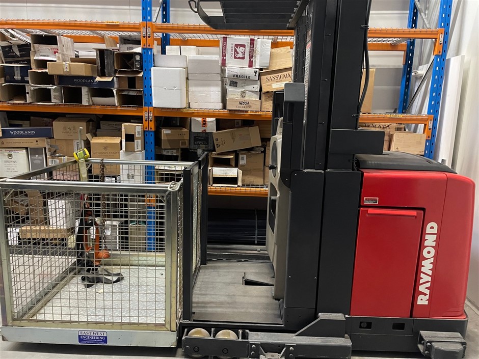 Raymond Ride-On Electric Order Picker Forklift Auction (0001-9063309 ...