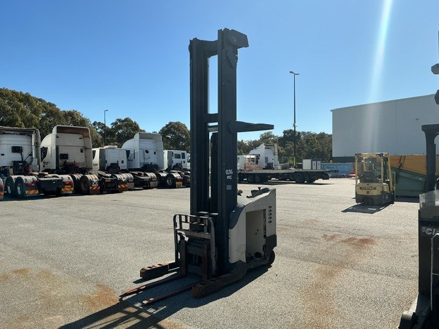 Crown RD 5200 Reach Forklift Auction (0015-9063768) | Grays Australia
