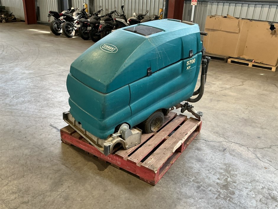 Tennant 5700 XP Walk Behind Industrial Floor Sweeper/Scrubber Auction ...
