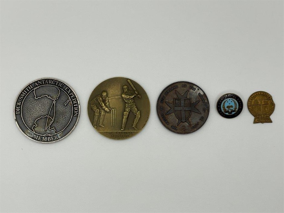 5 x Assorted New Zealand Medals and Badges Auction (8588-5061682 ...