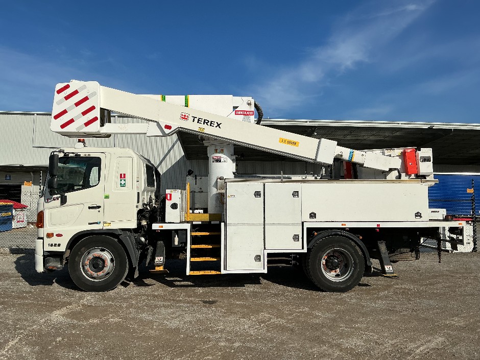 2014 Mitsubishi Fuso Fighter 1627 4x2 EWP & 2013 Hino 500 4x2 Terex EWP