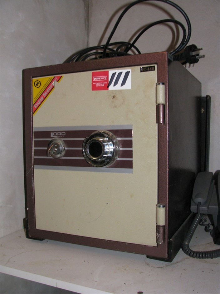 Safe, Lord Safe Co Model MC-440, single key and combination lock ...