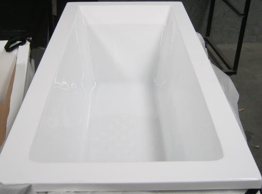 Single person fibreglass bath Auction (0008-8501208) | Grays Australia